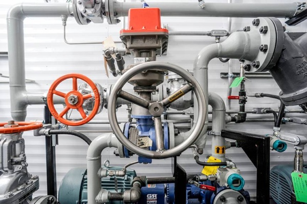 Installing a Custom Fuel Pump System In Extreme Conditions